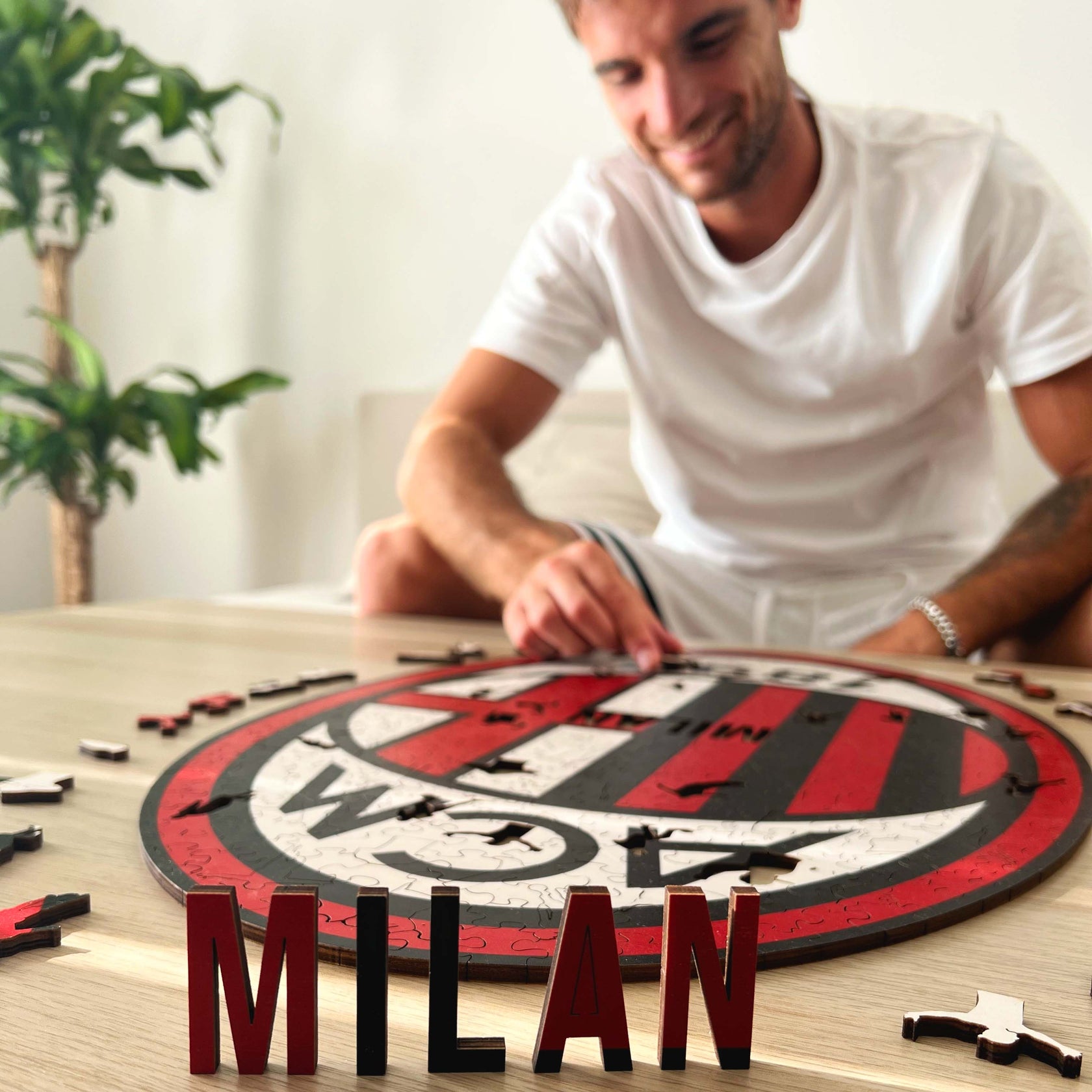 AC Milan® Crest - Wooden Puzzle – Iconic Puzzles UK