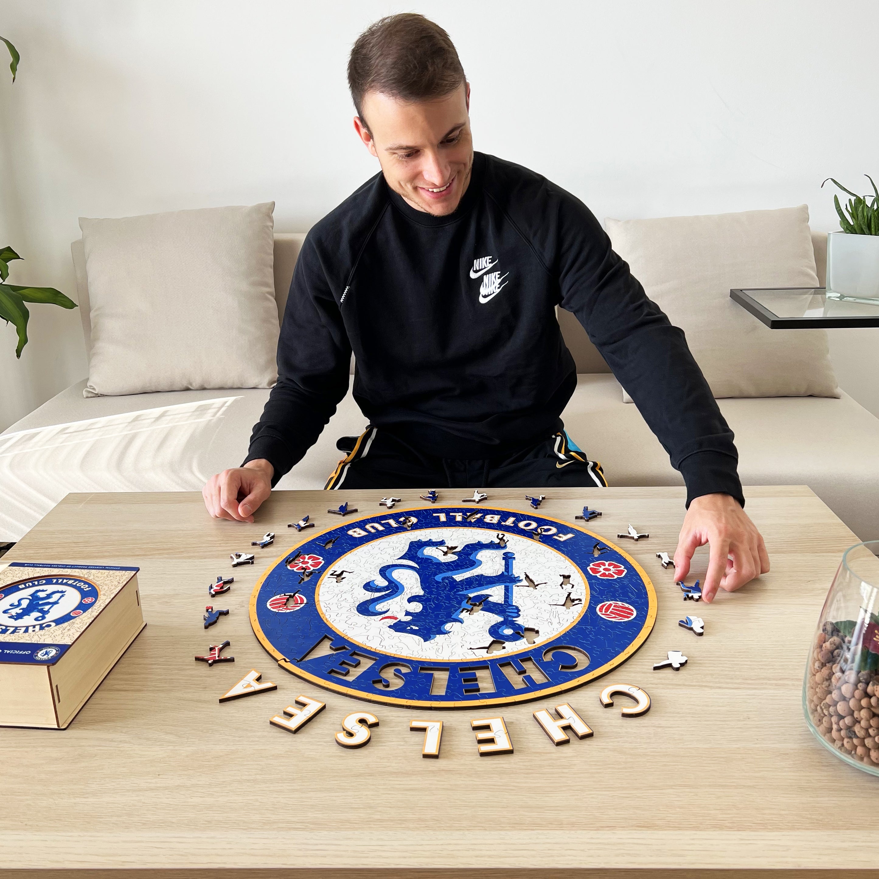 Chelsea FC® Crest - Wooden Puzzle – Iconic Puzzles UK